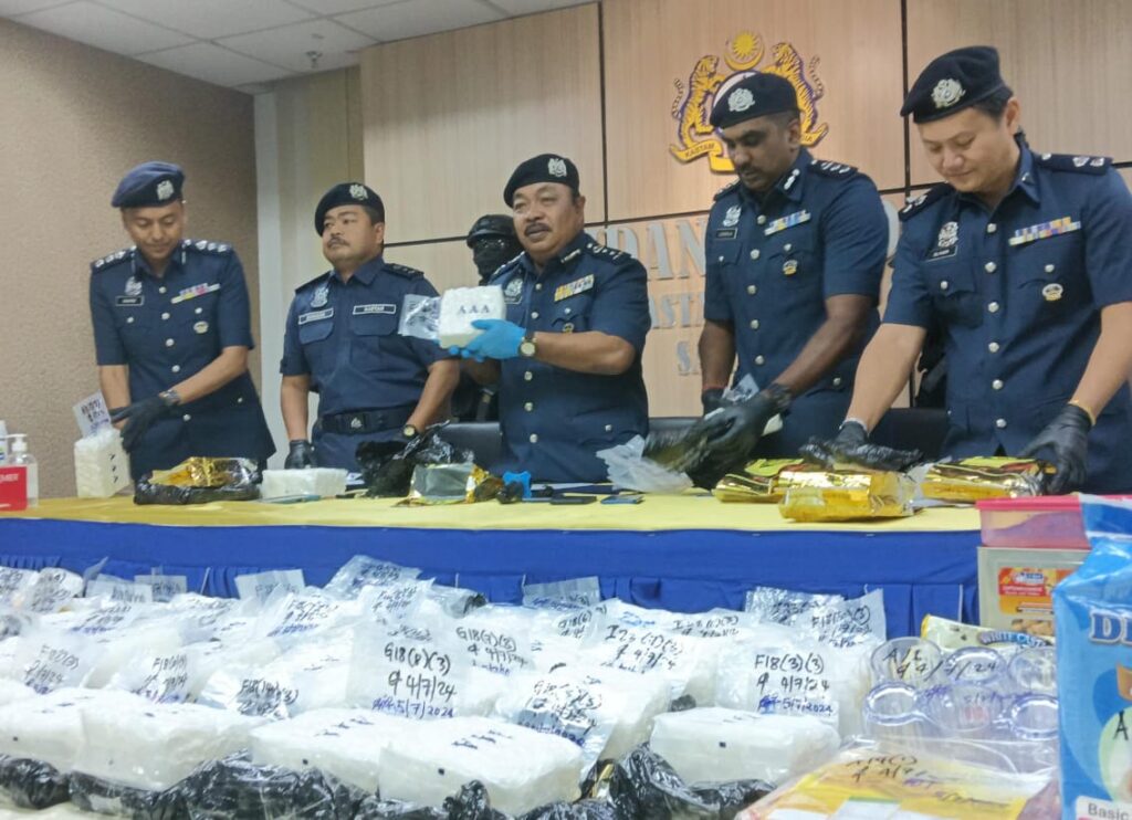 JKDM Sarawak lumpuhkan sindiket pengedaran dadah terbesar - Kosmo Digital