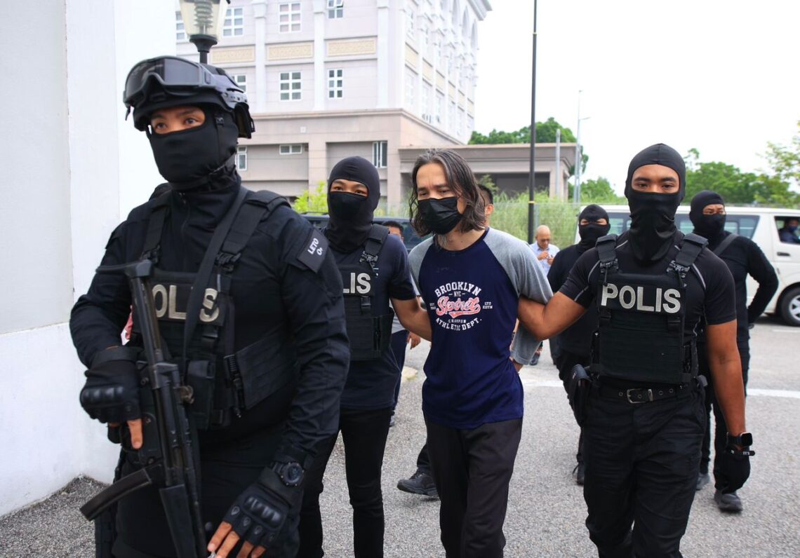 [VIDEO] Bekas banduan dituduh miliki bahan, sokong, mengaku ahli IS ...