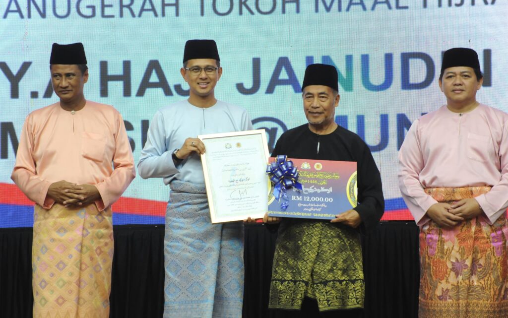 Bank Rakyat terima anugerah Kecemerlangan Dalam CSR - Kosmo Digital