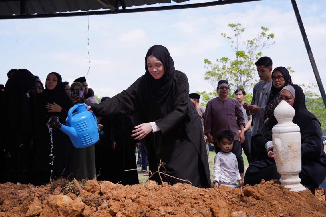 Jenazah Rozaid selamat dikebumikan di Presint 20, Putrajaya - Kosmo Digital