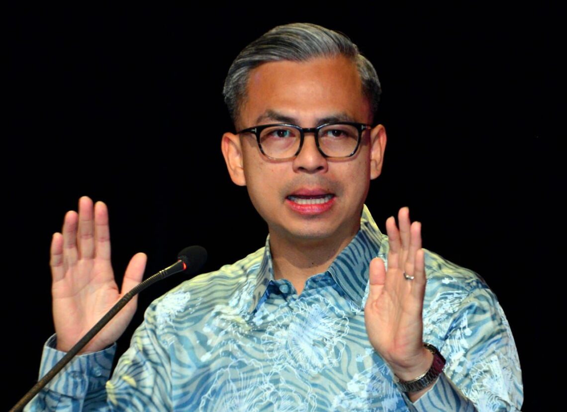 Kerajaan tetap laksana lesen media sosial, pesanan internet - Fahmi ...