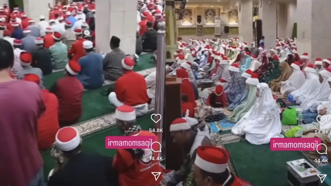Jemaah masjid beramai-ramai pakai kopiah merah putih - Kosmo Digital