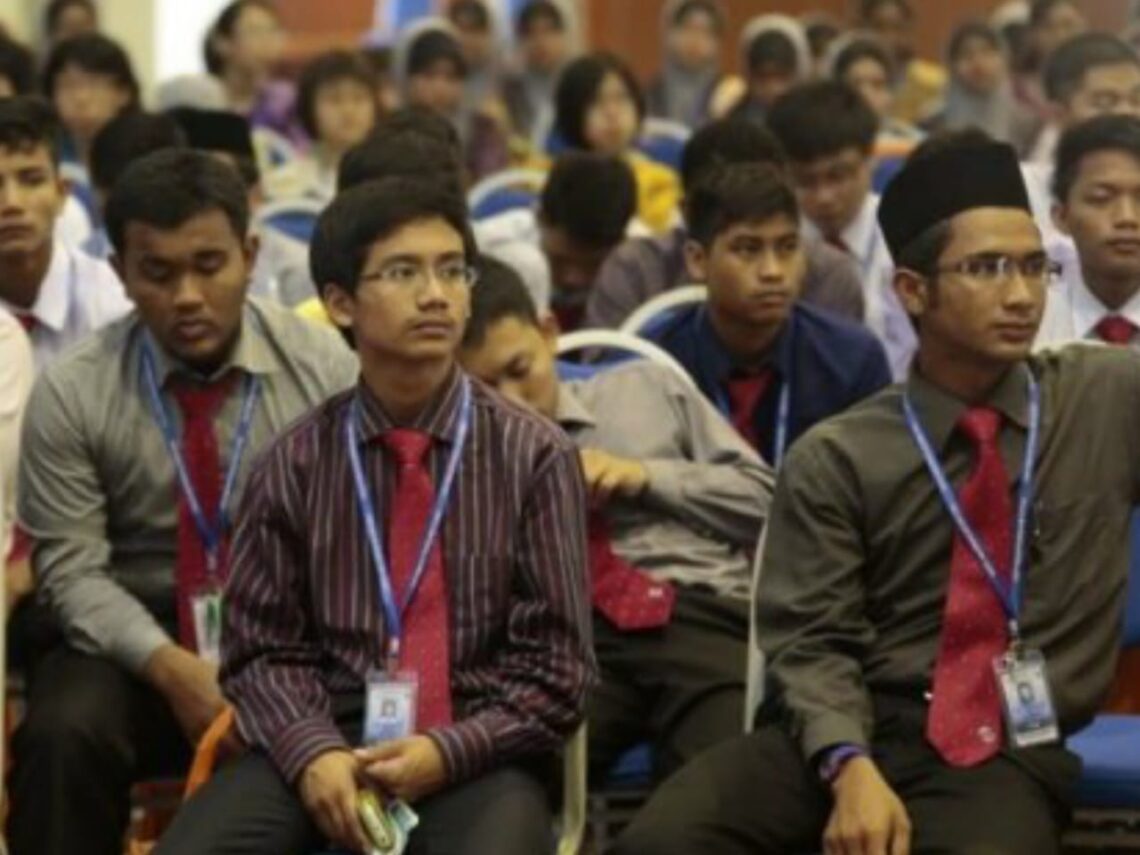 UMS, UiTM Sabah diminta kenal pasti pelajar kurang berkemampuan - Kosmo Digital