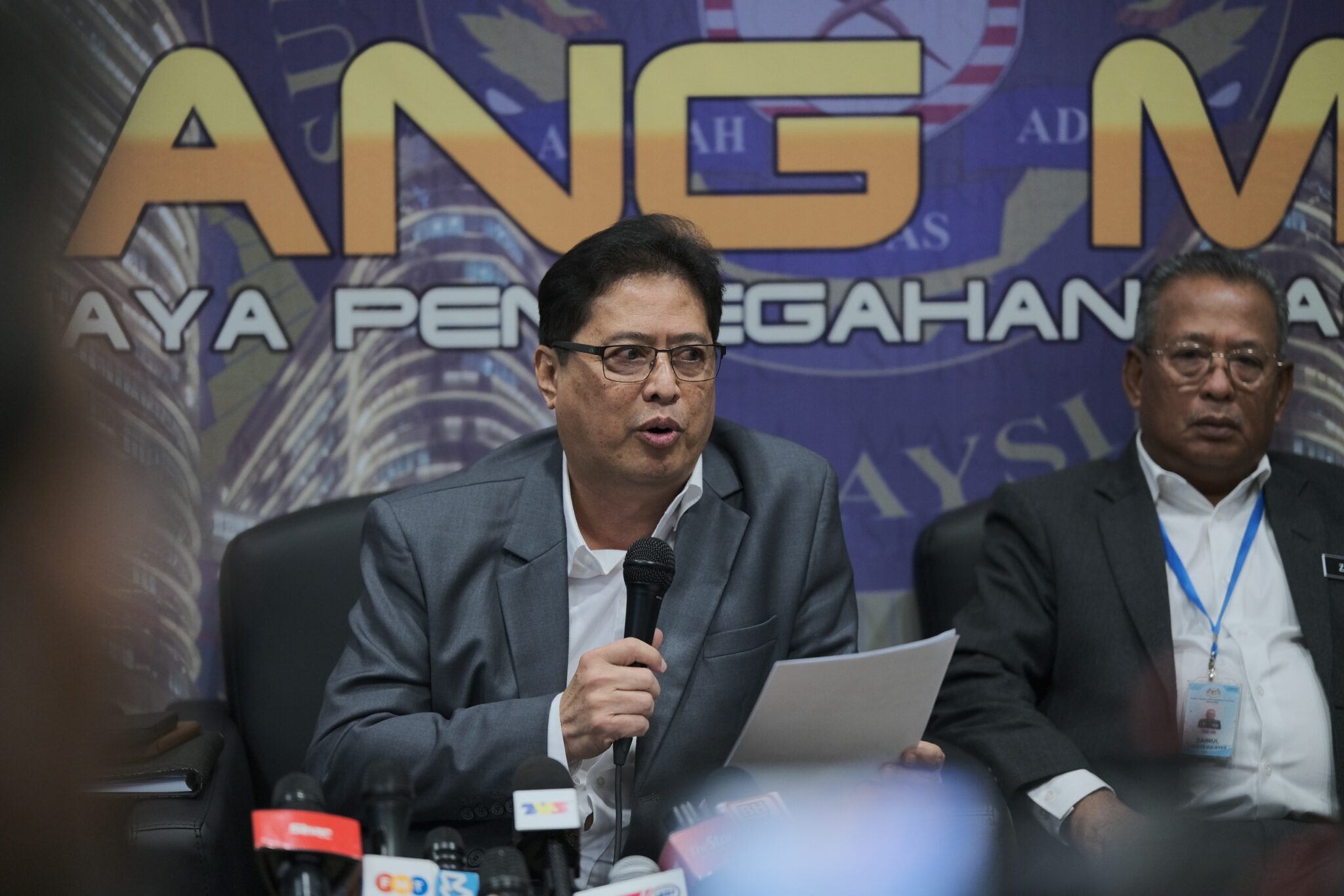 50 pegawai JIM ditahan, lepaskan warga asing guna ‘counter setting’ - Kosmo Digital