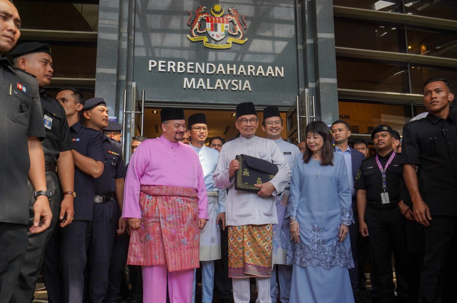 Belanjawan 2025: Anwar bertolak ke Parlimen untuk pembentangan - Kosmo Digital