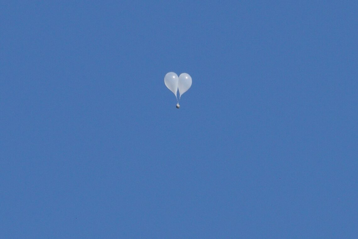 Belon sampah Korea Utara jatuh depan pejabat Presiden Korea Selatan ...