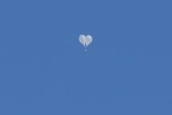 Belon sampah Korea Utara jatuh depan pejabat Presiden Korea Selatan ...