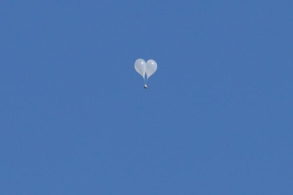 Belon sampah Korea Utara jatuh depan pejabat Presiden Korea Selatan ...