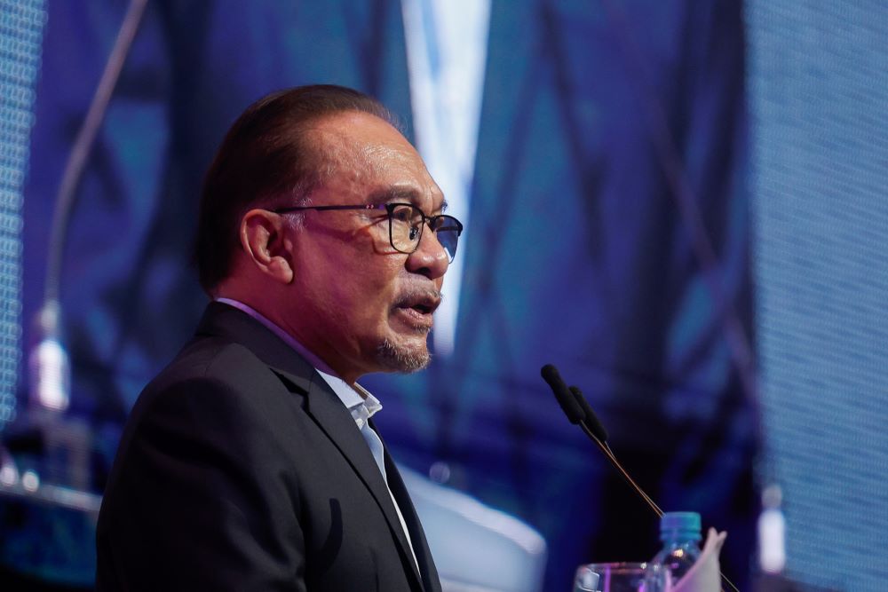 Anwar ucap takziah kepada keluarga nahas UiTM Dungun - Kosmo Digital