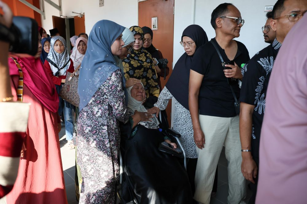 Nahas UiTM Dungun: KPT salur sumbangan RM10,000 - Kosmo Digital