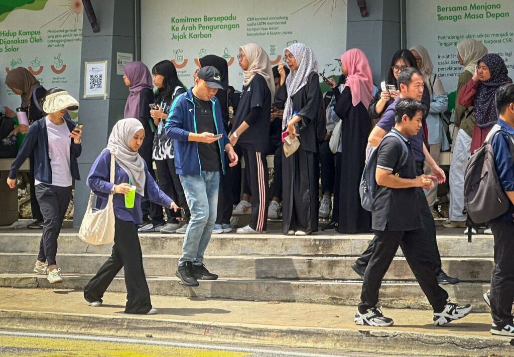 Belanjawan 2025: Mahasiswa naik bas percuma tahun hadapan - Kosmo Digital