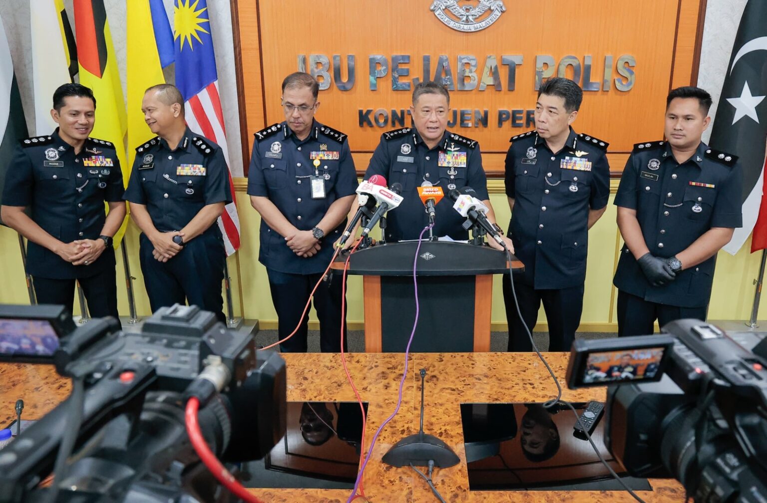 Guru lelaki disyaki 'sentuh' murid 12 tahun - Kosmo Digital