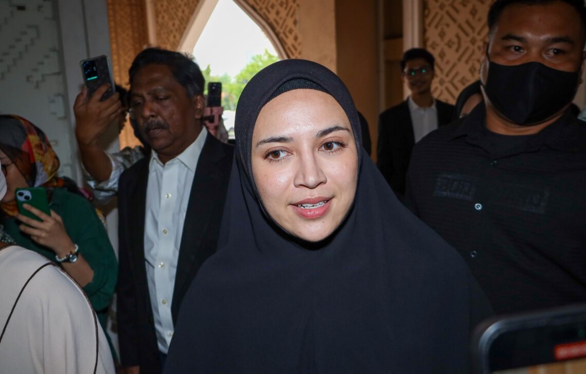 Tinggalkan mahkamah tanpa penjelasan, ini jawapan Diana Danielle ...