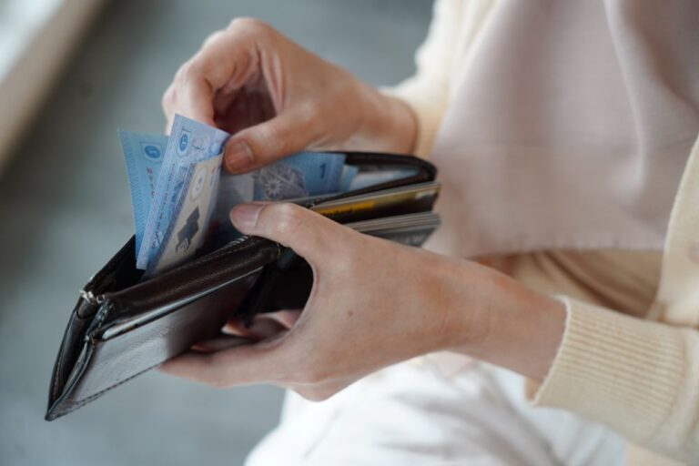 Pengurusan hutang: Bagaimana untuk keluar dari hutang dan kekal bebas ...