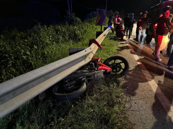 Remaja maut motosikal terbabas rempuh besi penghadang jalan - Kosmo Digital