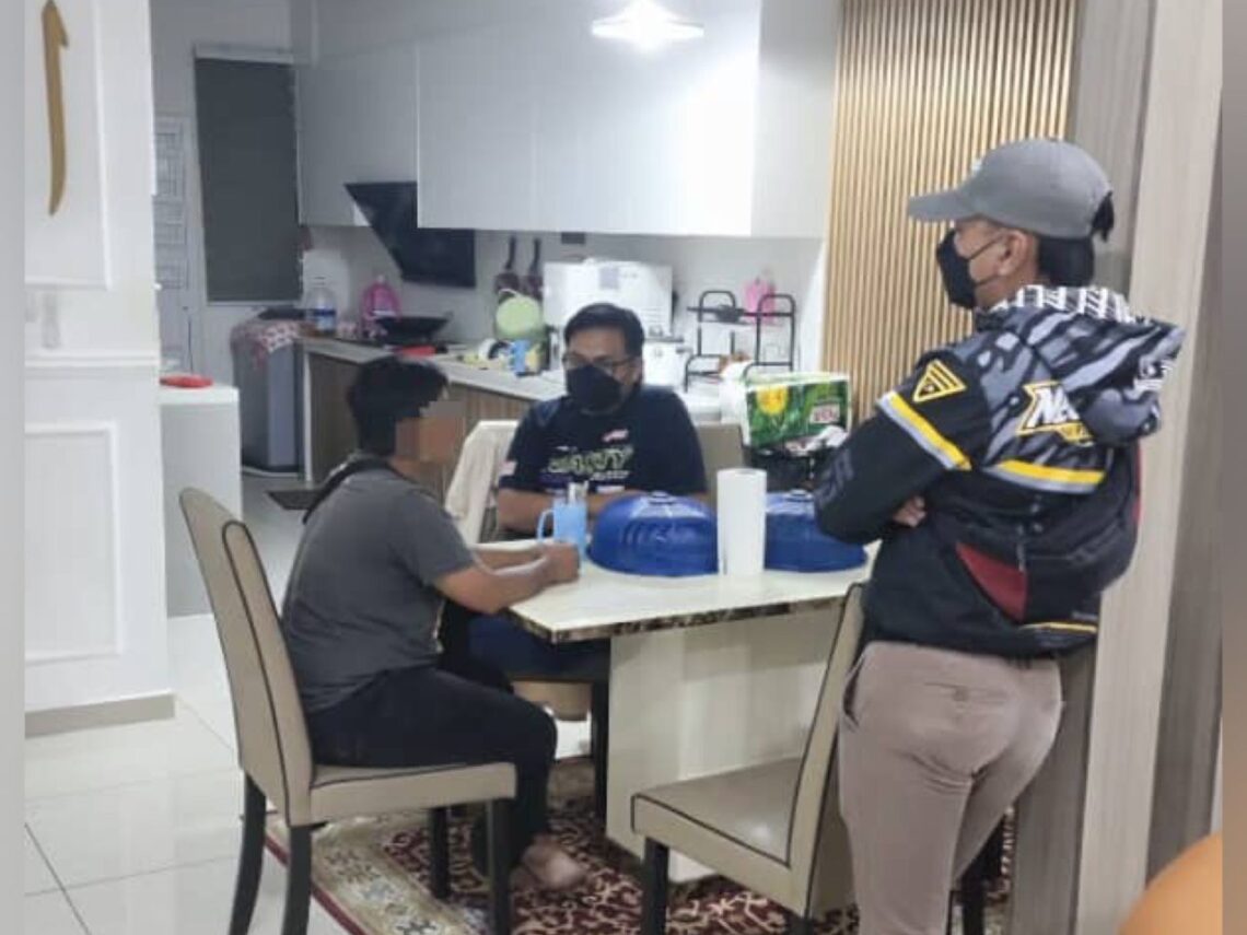 Tukang tilik bersama kekasih pengkid ditahan buat aktiviti khurafat ...