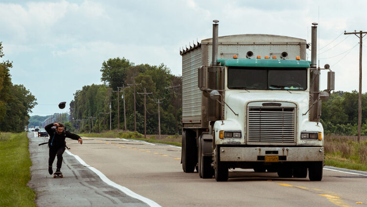 57 hari keliling AS guna papan luncur - Kosmo Digital