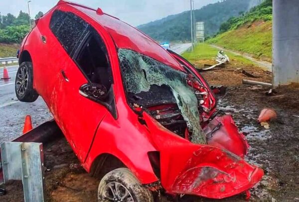 Lelaki 70 tahun maut tercampak dari Myvi di LPT 2 - Kosmo Digital