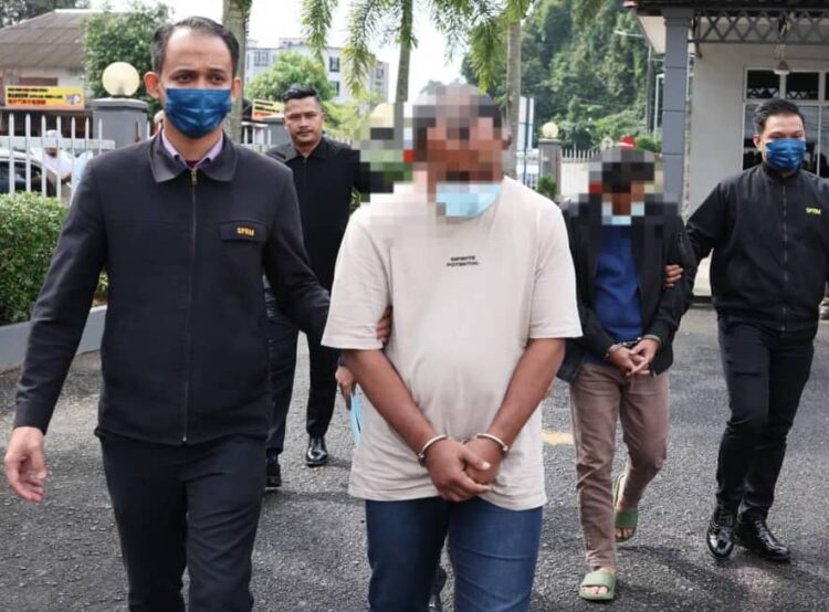 Pengarah agensi kerajaan di Terengganu direman rasuah RM900,000 - Kosmo Digital