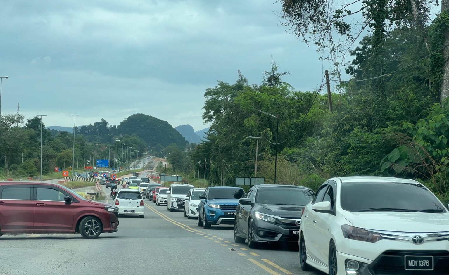 Aliran trafik menghala ke Gua Musang sibuk - Kosmo Digital