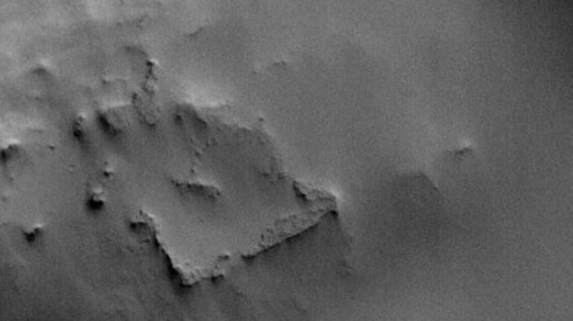 Objek segi empat menyerupai tapak piramid di Marikh - Kosmo Digital