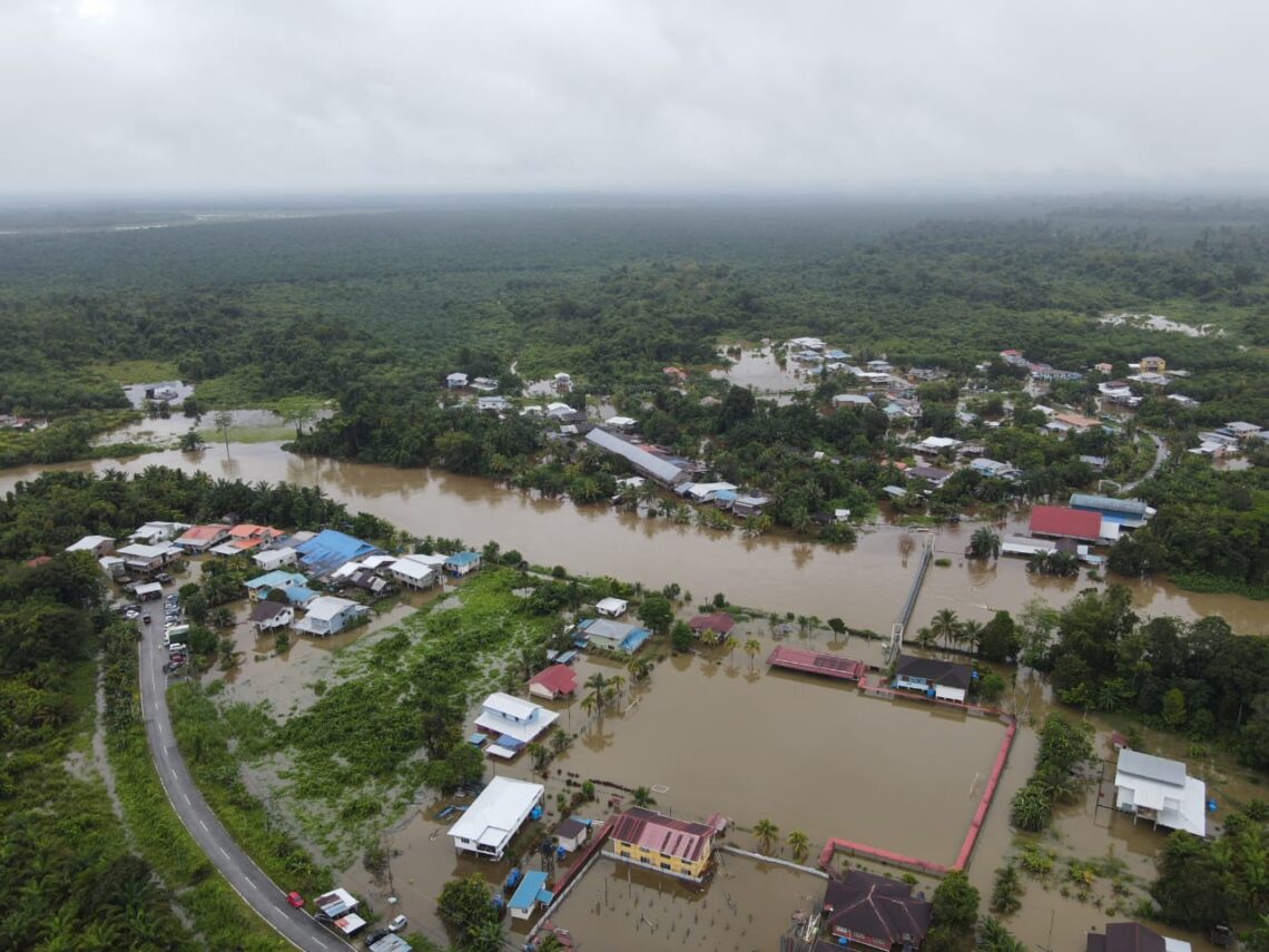 Banjir di Sarawak makin buruk, 12,486 mangsa terjejas - Kosmo Digital