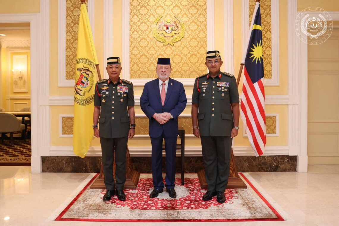 Agong terima menghadap Panglima ATM ke-23 - Kosmo Digital