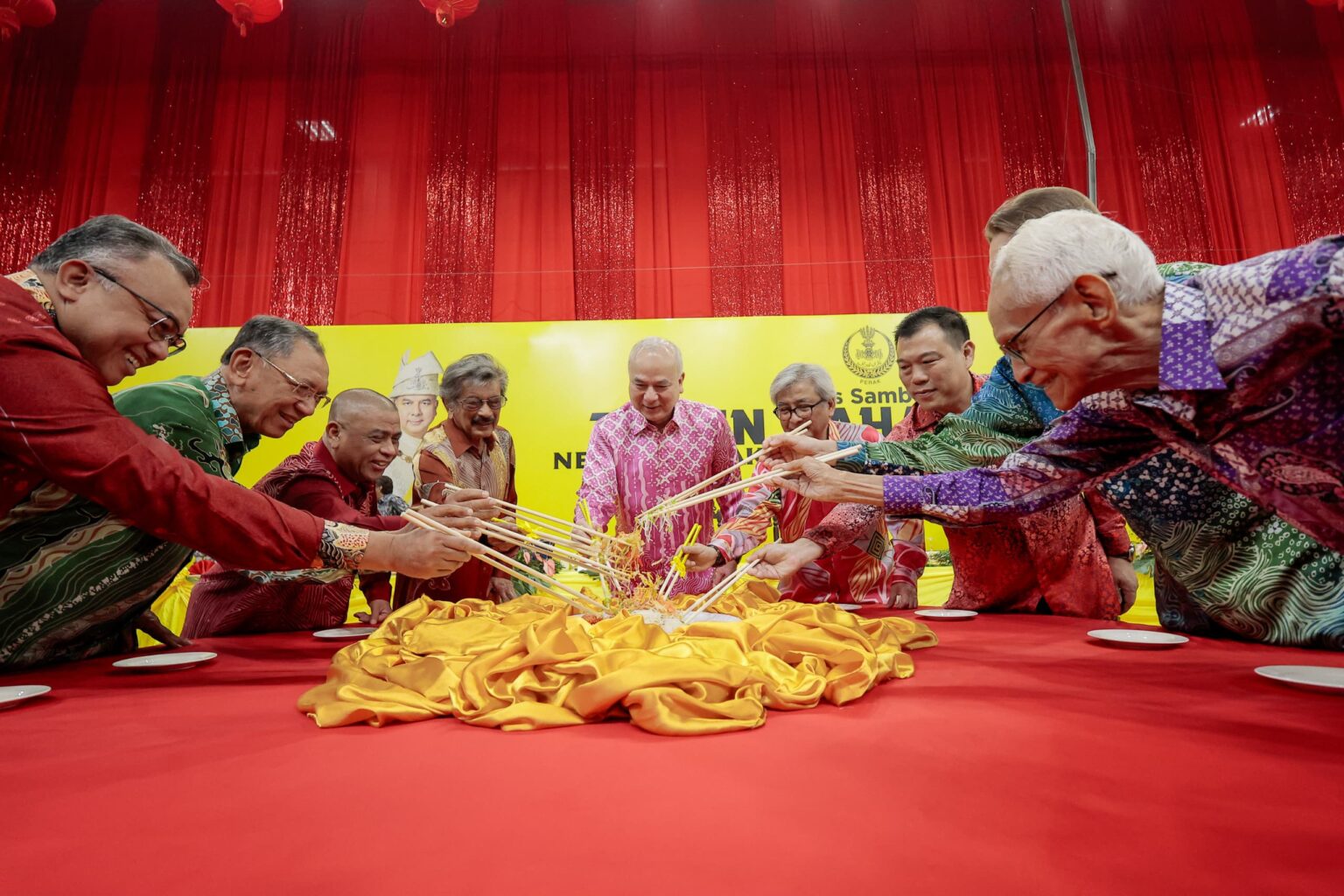 Sultan Nazrin, Tuanku Zara hadiri sambutan Tahun Baharu Cina - Kosmo ...