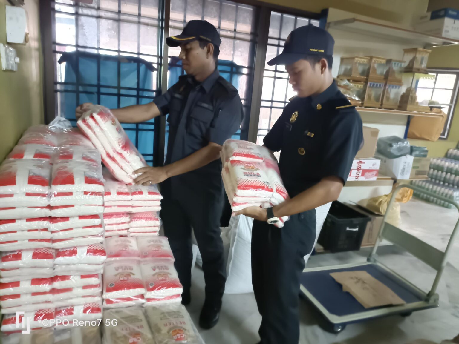 Rumah dijadikan stor haram simpan 569kg barang kawalan - Kosmo Digital