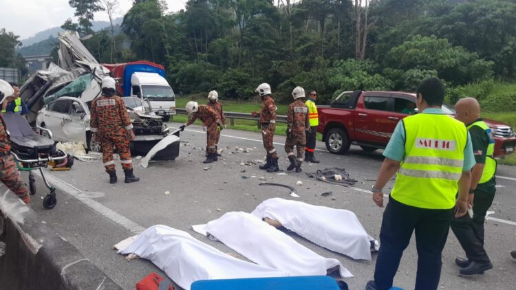 [VIDEO] Tiga maut, empat cedera gara-gara 'lori terbang' - Kosmo Digital