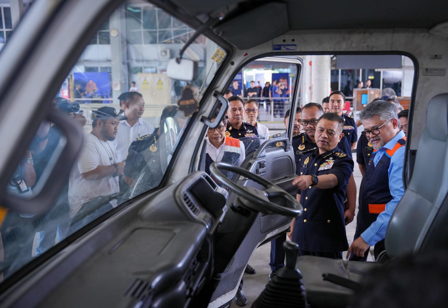 7,500 pemilik kenderaan buat deklarasi kendiri bermula hari ini - Kosmo ...