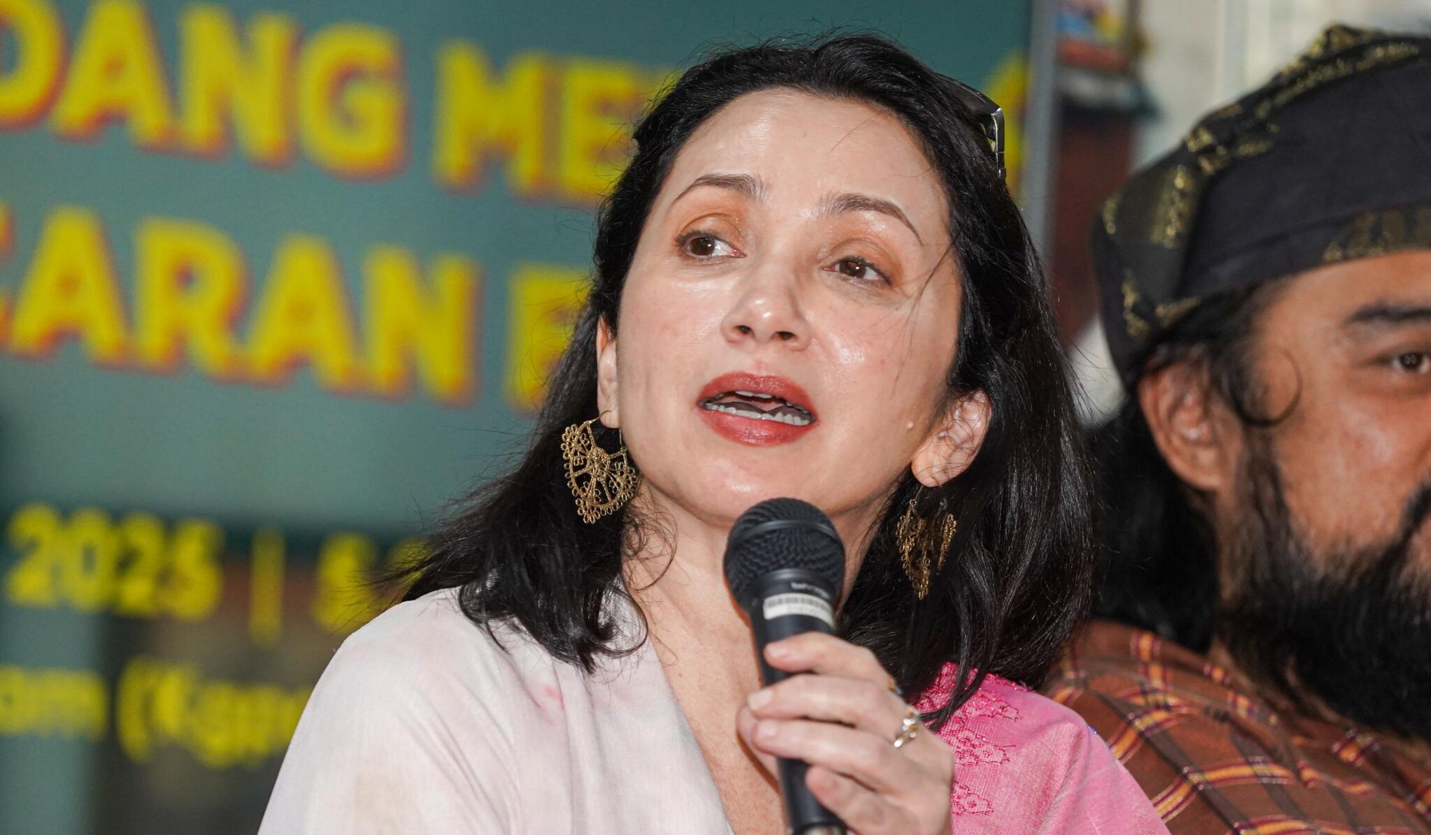 Mimi Fly punya Angkat luar kotaklah - Kosmo Digital