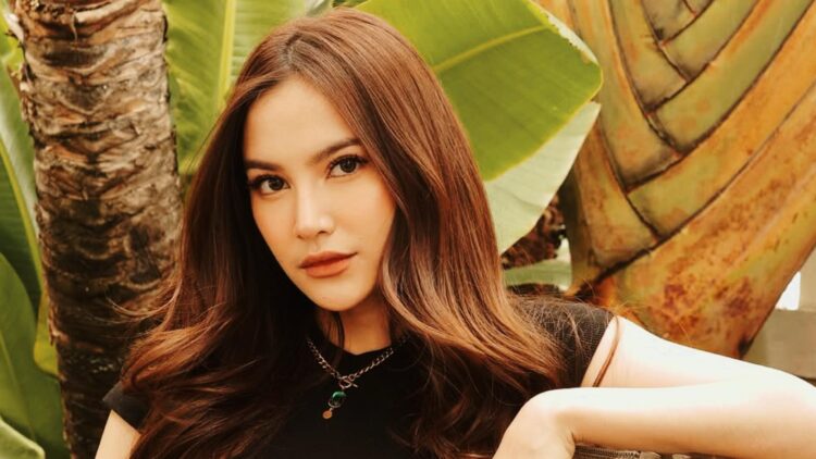 Usia 2 bulan, anak Mahalini sudah suka 'melancong' - Kosmo Digital