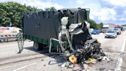 Dua maut, Toyota Rush bergesel dengan lori muatan jagung - Kosmo Digital