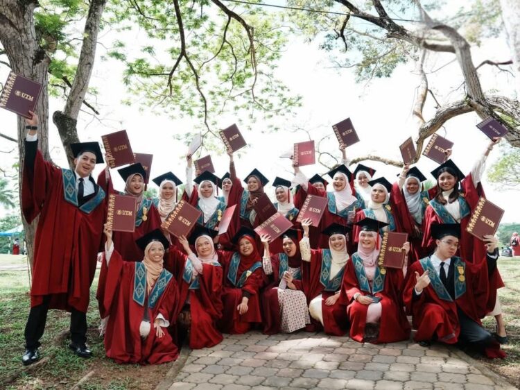 UTM rekod 100 peratus tahap kebolehpasaran, graduan bekerja - Kosmo Digital