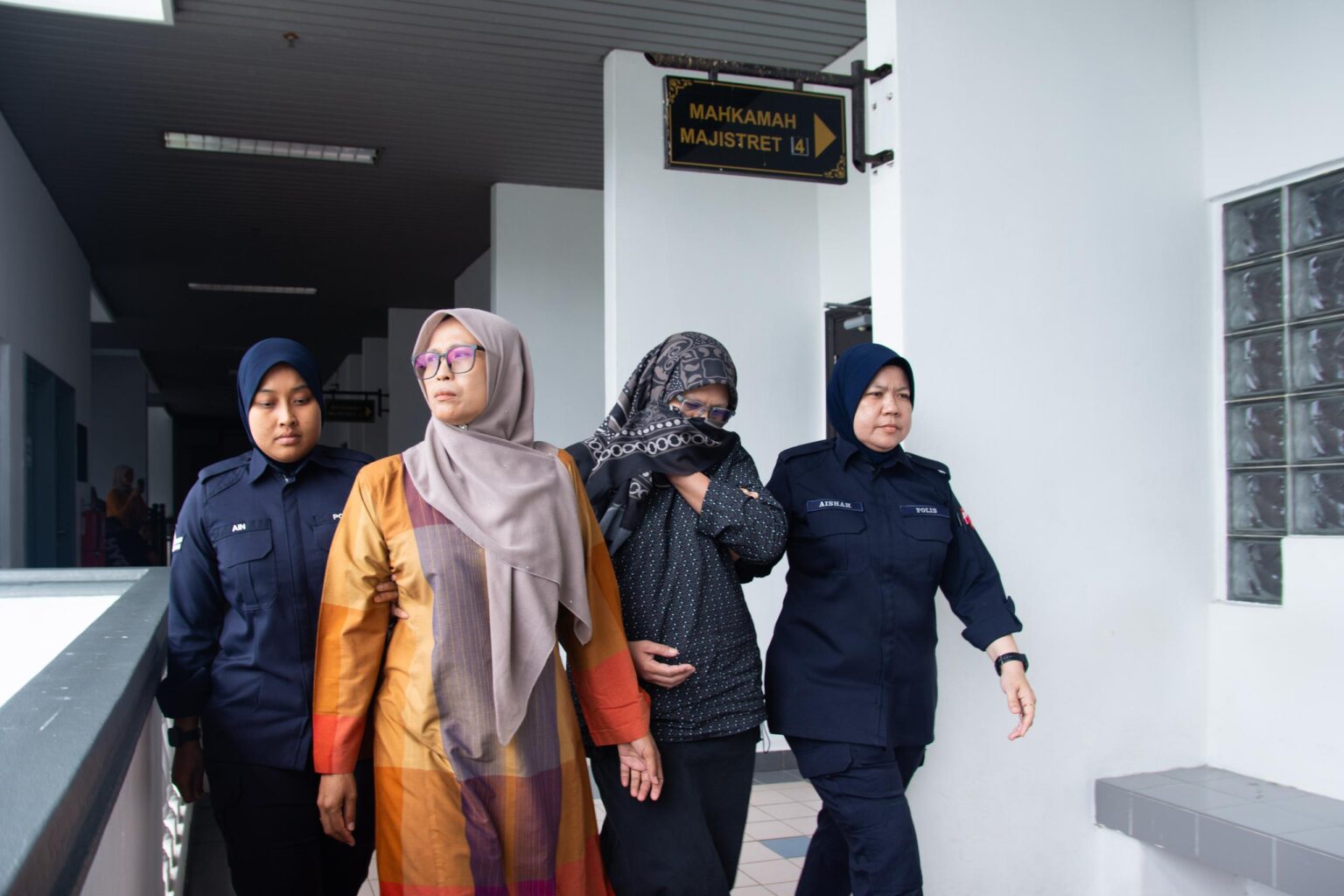 [VIDEO] Dua beradik jaga bapa nazak didakwa gaduh gempar di hospital - Kosmo Digital