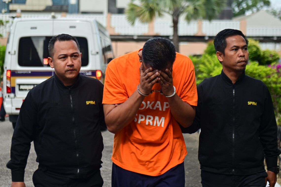 Koperal polis disyaki terima rasuah RM25,000 direman SPRM - Kosmo Digital