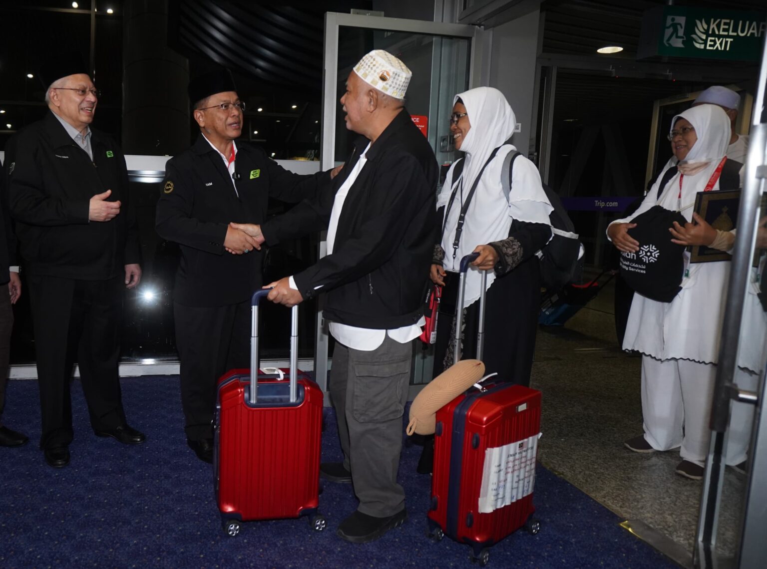 Kumpulan pertama jemaah haji tiba di KLIA malam ini - Kosmo Digital