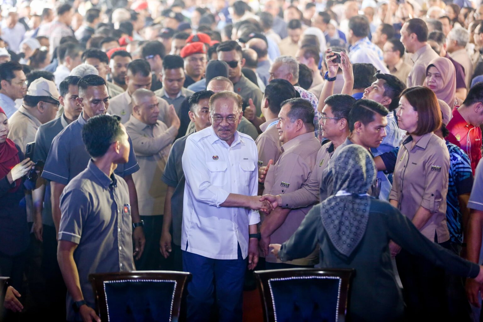 Pegawai penguat kuasa direman minta RM10,000 daripada keluarga mangsa cabul - Kosmo Digital