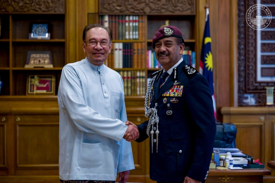 'CEO Batu' direman, hantar 'mesej' kepada budak bawah umur - Kosmo Digital