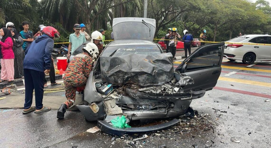 Wanita maut, adik cedera kemalangan babit dua kereta - Kosmo Digital