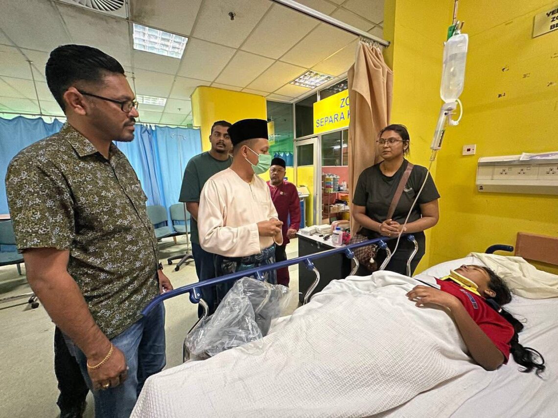 [KEMASKINI] 16 pelajar, murid cedera van sekolah terbalik - Kosmo Digital