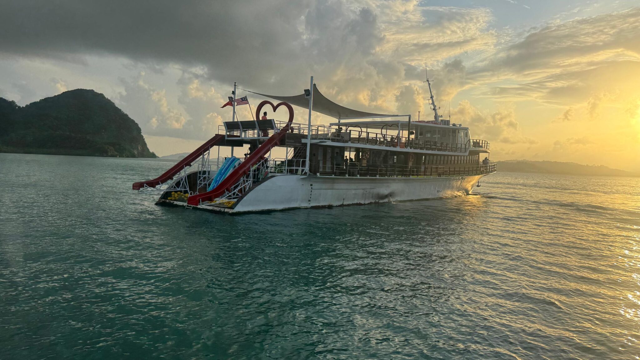 Keseronokan 39 pelancong naik kapal persiaran terbantut - Kosmo Digital
