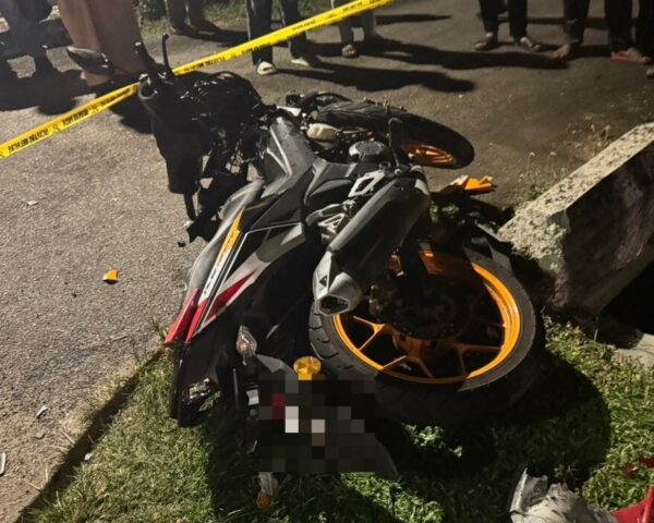 Tentera maut, motosikal rempuh kereta belok mengejut - Kosmo Digital