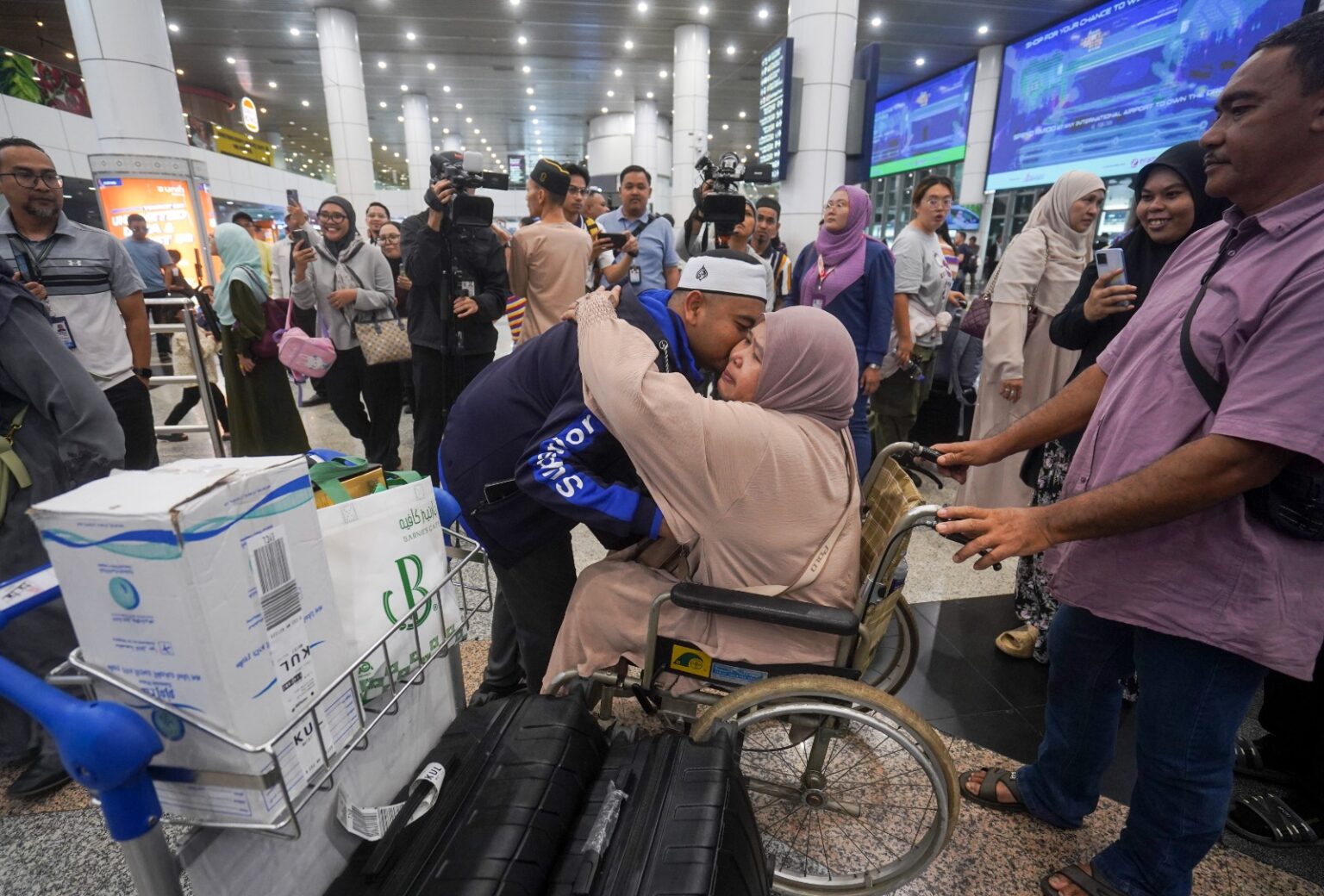 'Ini pengalaman umrah pertama, tak sangka diuji begini' - Kosmo Digital