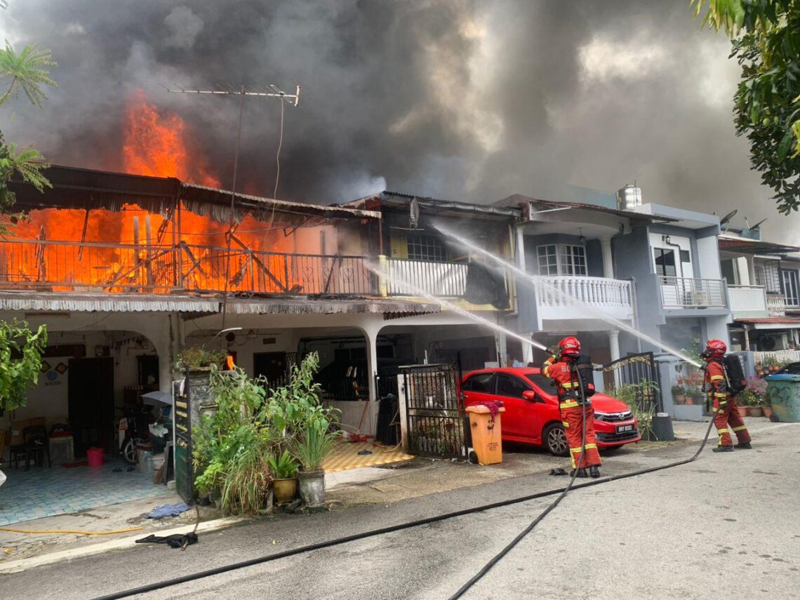 Empat rumah di Kampung Tasek Tambahan Ampang terbakar - Kosmo Digital