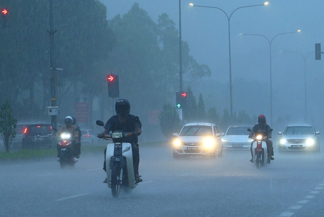 Sarawak, Sabah hujan lebat malam ini - Kosmo Digital