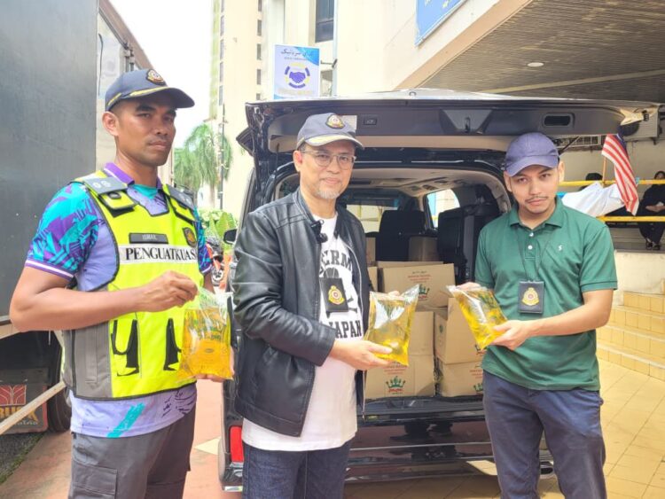 ‘Datuk John’, dua penjawat awam disyaki terlibat sindiket seludup ...