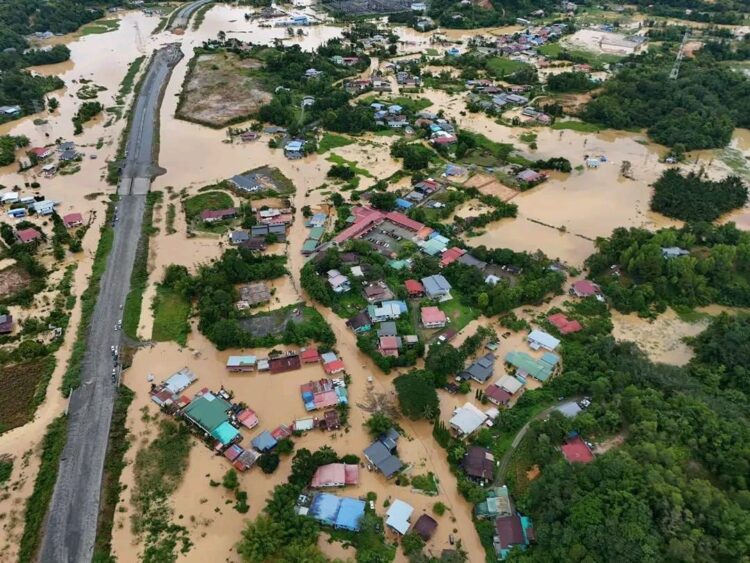 Mangsa banjir 4 negeri cecah 1,000 orang - Kosmo Digital