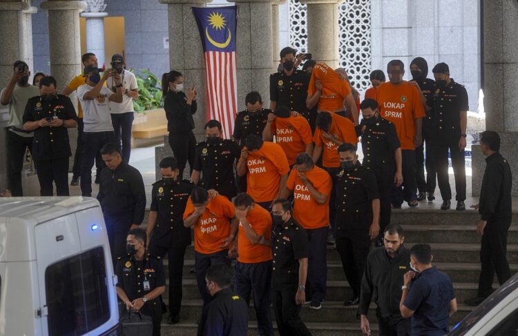 319 penjawat awam ditahan rasuah, salah guna kuasa dalam 8 bulan ...